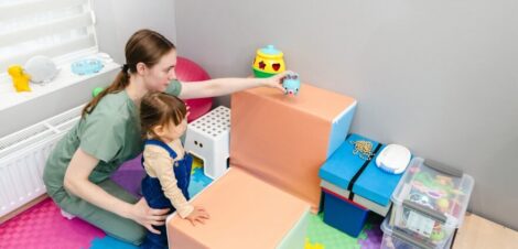 7 Early Intervention Physical Therapy Goals - Care Options for Kids